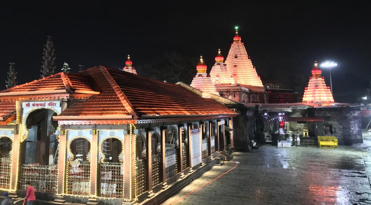 कोल्हापुरात अंबाबाई मंदिरात नवरात्रौत्सवाची लगबग, पूर्वसंध्येला उजळले ...