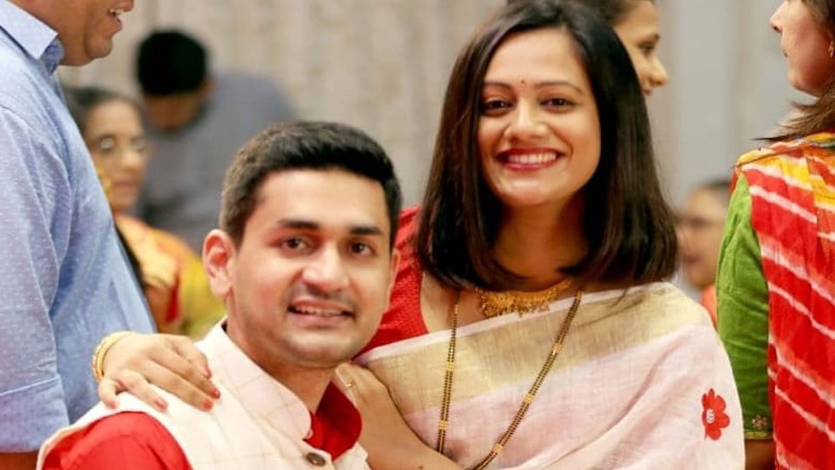 लग्नाच्या सहाव्या वाढदिवसानिमित्त स्पृहा जोशीने नवऱ्याला अशा दिल्या ...