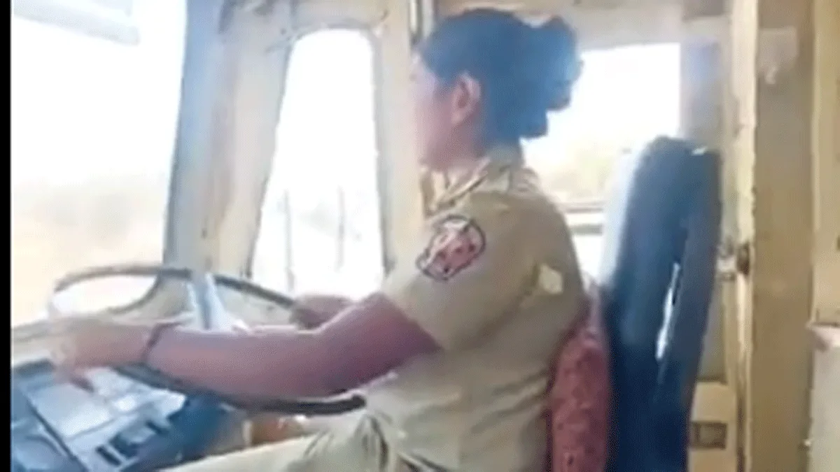 अर्चना आत्राम ‌ठरल्या राज्यातील पहिल्या महिला एसटी बसचालक ...