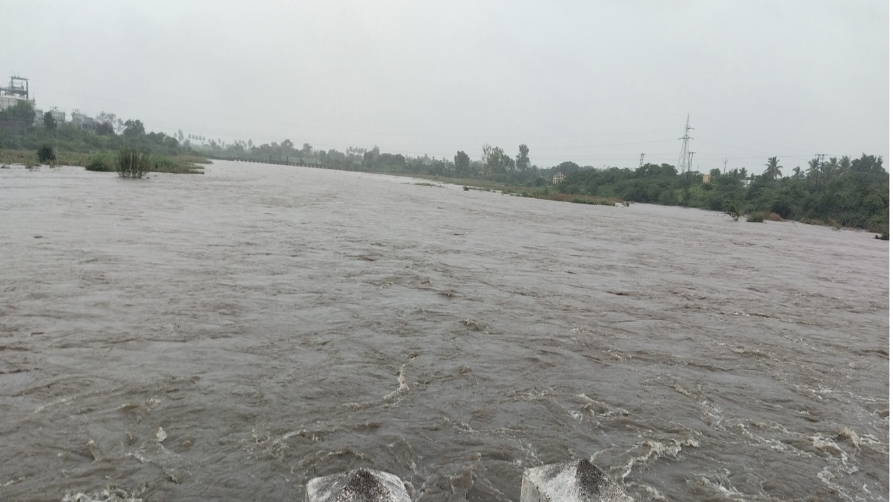 पुणे जिल्ह्यातील वीर धरण 100 टक्के भरले; नीरा नदीला पूर, ब्रिटिशकालीन ...