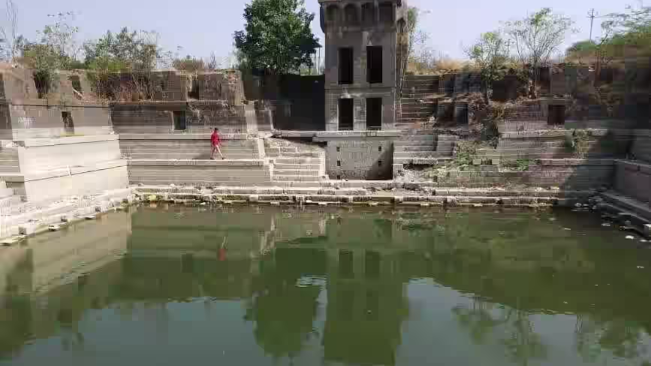 सैराट चित्रपटात दिसून आली 400 वर्षे जुनी हत्ती बारव विहीर, अद्वितीय ...