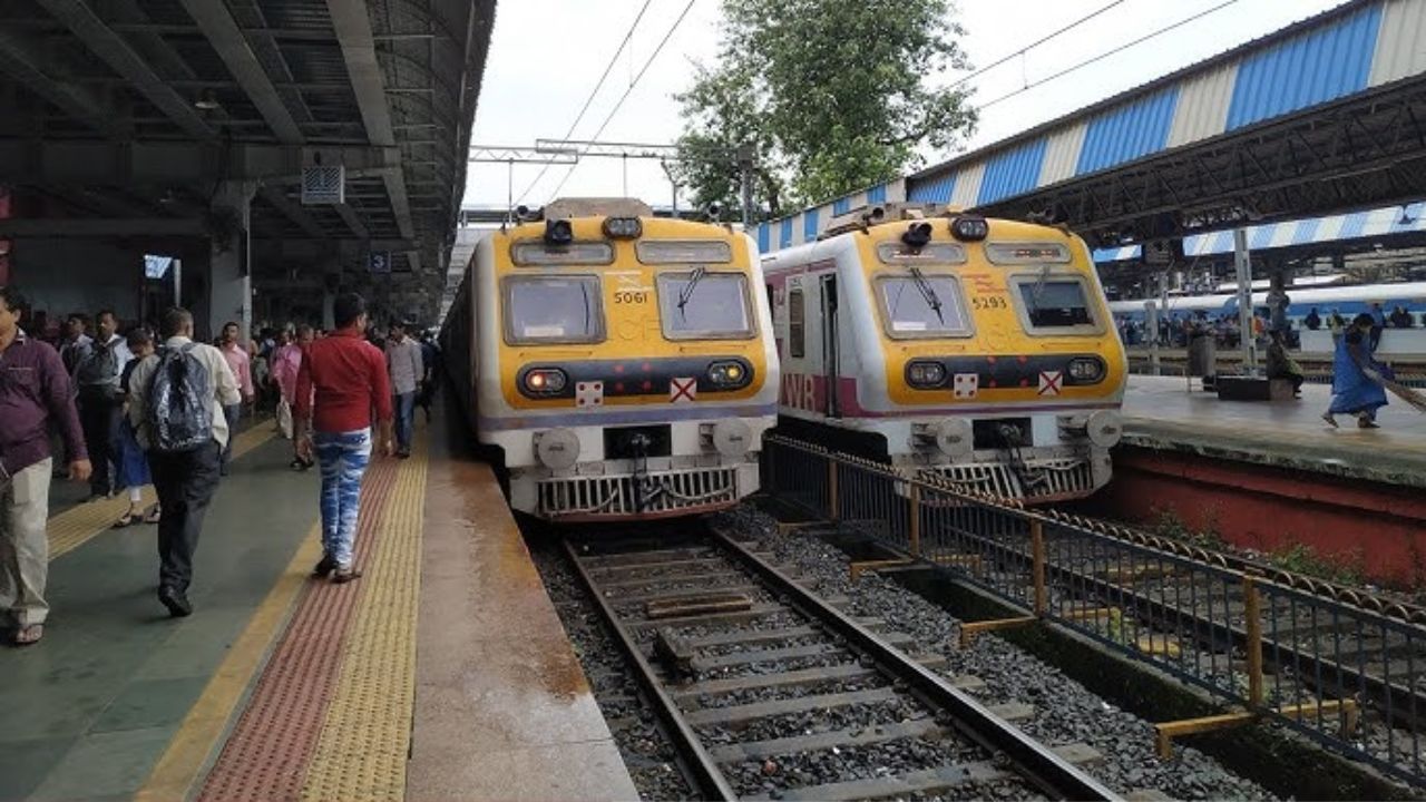 Mumbai Local: धावत्या लोकलमध्ये गुंजला नवजात बाळाचा आवाज! RPF महिला ...